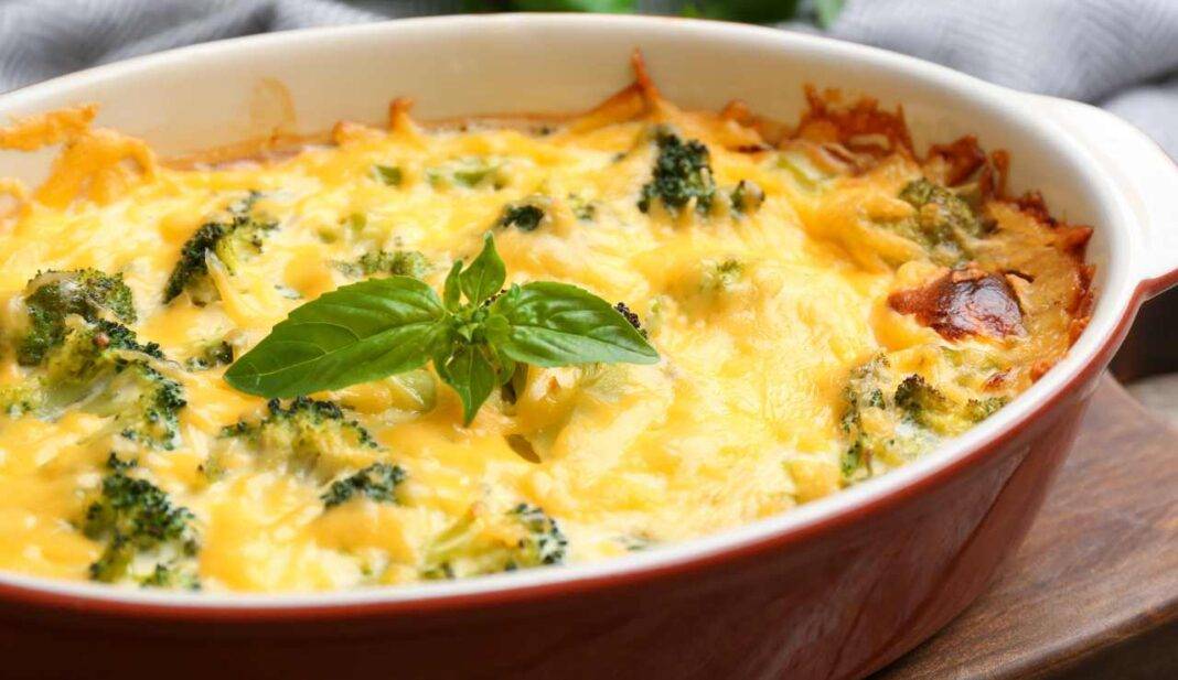 Broccoli gratinati con mozzarella ed olive nere, filante e saporito ...