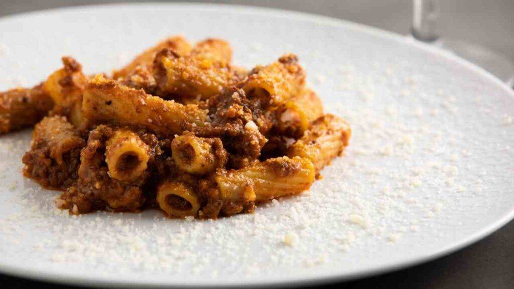 Maccheroni con ragù avanzato di Natale: in pochissimi minuti servirai ...