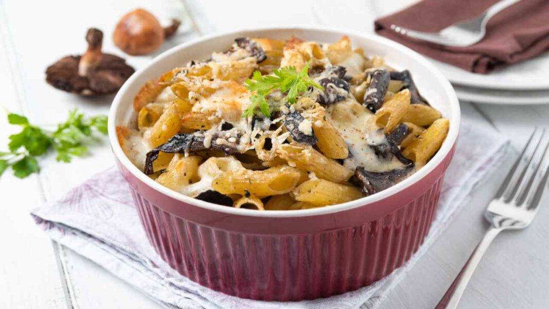 Pasta con funghi al forno: filante e veloce perfetto per un pranzo dell ...
