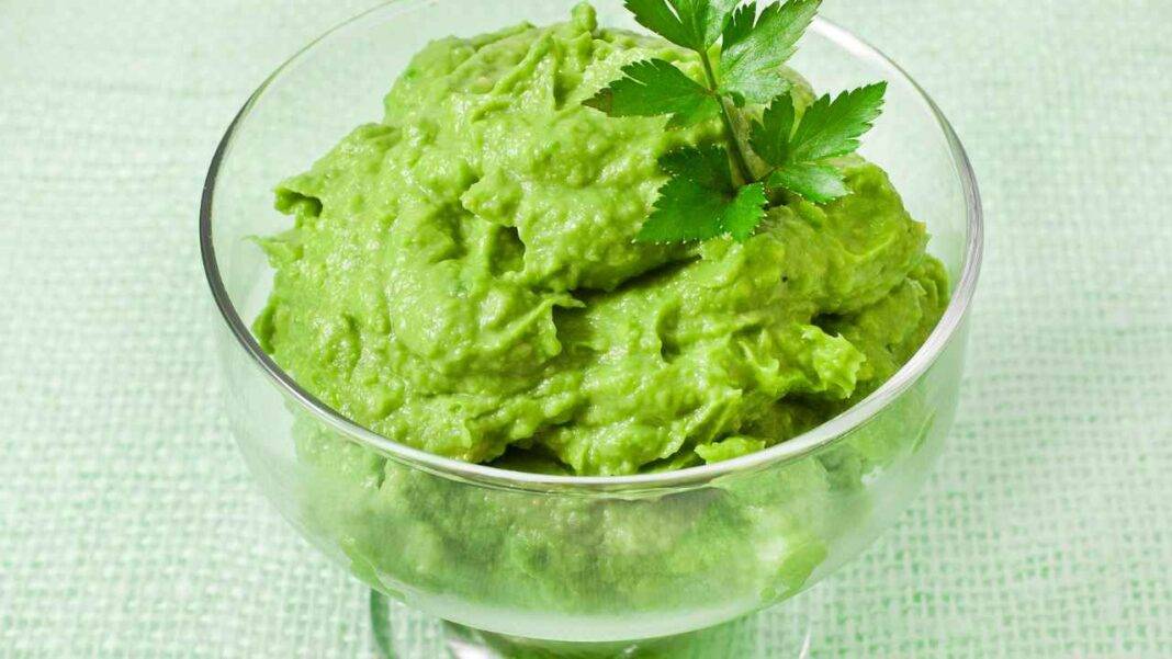 Mousse di avocado e basilico, delicatamente festa - RicettaSprint.it