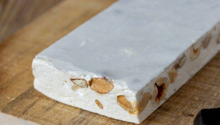 Come fare il torrone di Natale: la ricetta tipica - RicettaSprint.it