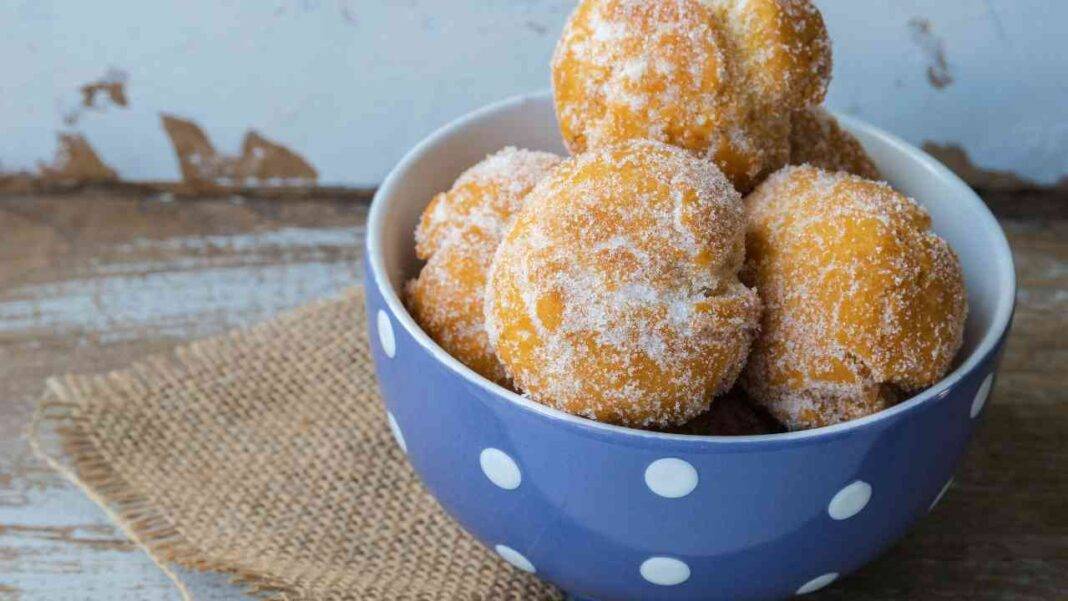 Castagnole morbide allo yogurt greco: a Carnevale prenderai tutti per ...