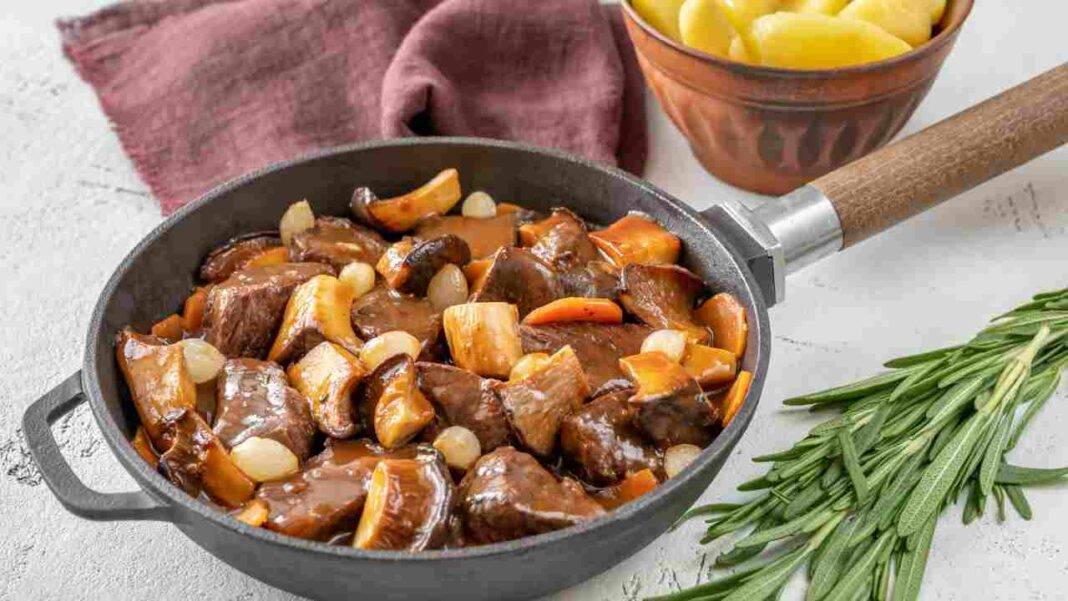 Manzo alla borgognona: piatto francese raffinato e delicato, perfetto ...