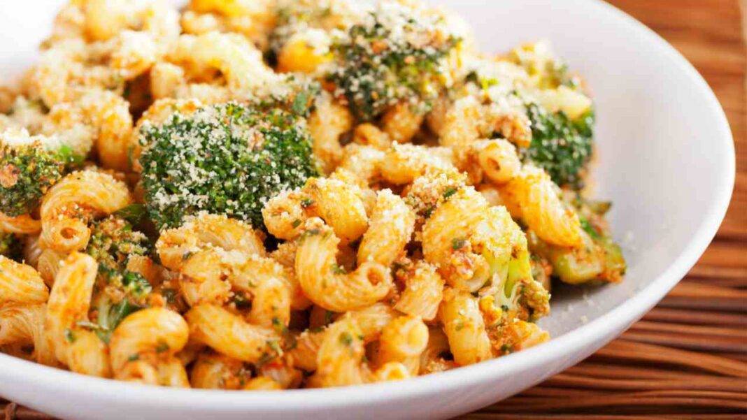 Pasta con broccoli e sugo: particolare e molto invitante, prova e ...