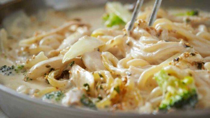 Pasta con crema di broccoli, pane tostato e burrata, una delicatezza ...