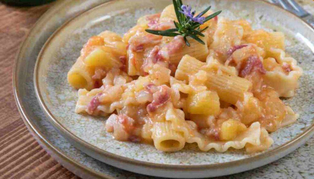 Pasta e patate alla romana, semplice e veloce: in poco più di mezz'ora ...