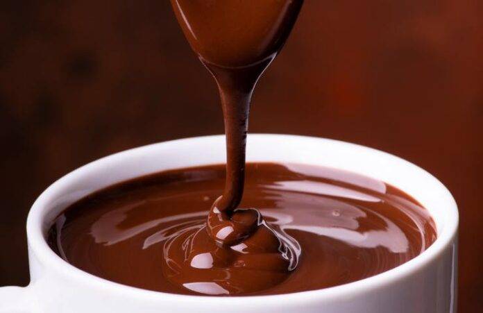 Come preparare una cioccolata calda come quella del bar? Ma così, ovvio