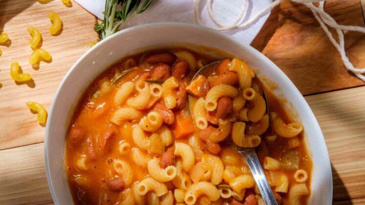 Pasta e fagioli con la cotenna di maiale, la tradizione della cucina ...