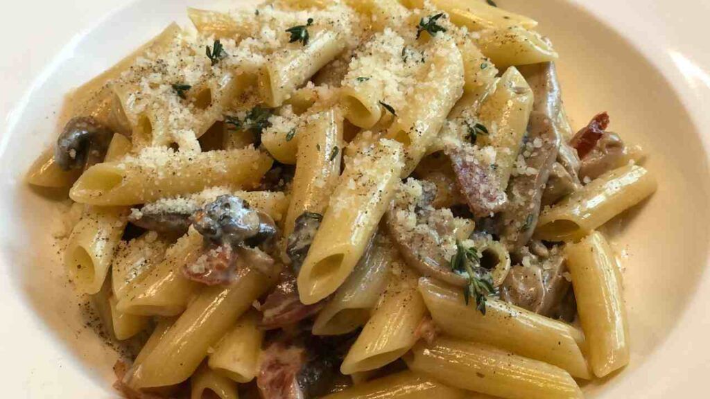 Pasta funghi e bacon al pepe nero: sarà il tuo asso nella manica ...
