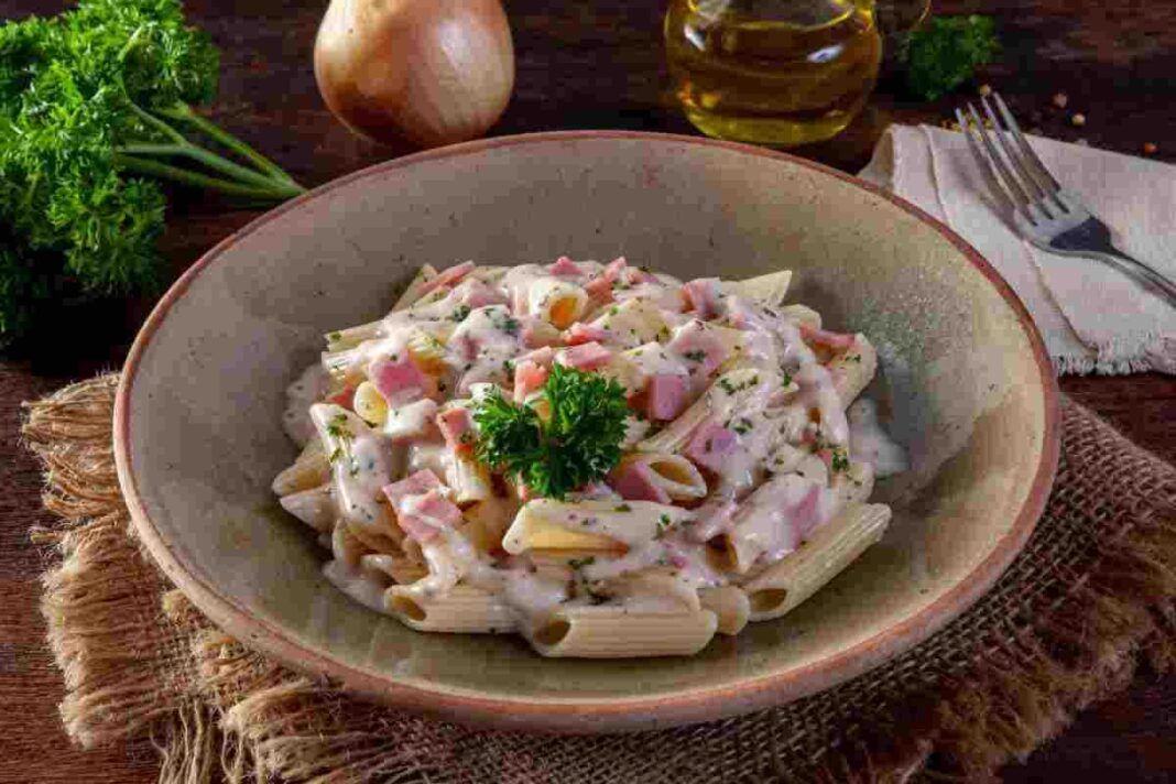 Altro che pasta dei cornuti: prova le penne alla panna e prosciutto, si ...