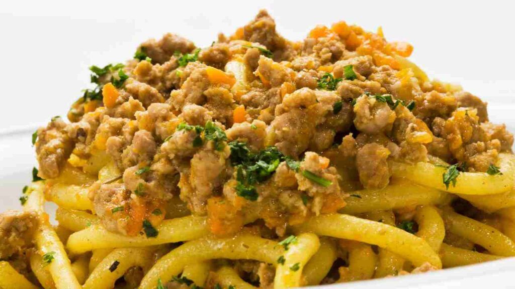 Bigoli al ragù bianco di maiale: altro che bolognese, una vera goduria ...