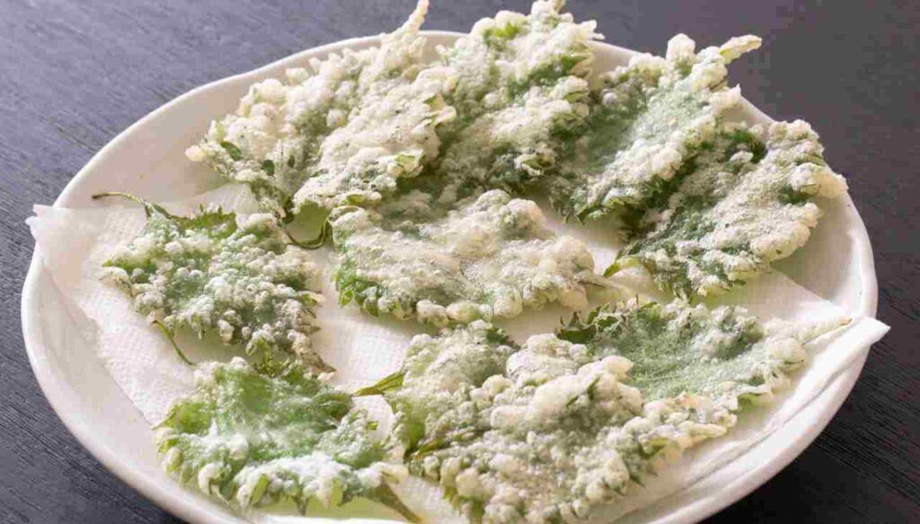 Sedano croccante: immergi le foglie nella pastella, friggi e mangia! - RicettaSprint.it