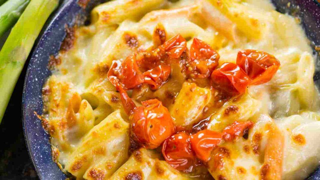 Pasta con fonduta e pomodorini: per renderla un po' croccante infornala ...