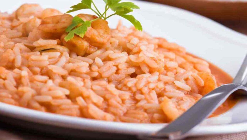 Risotto gamberetti con pomodoro: e in pochi minuti il pranzo è servito ...