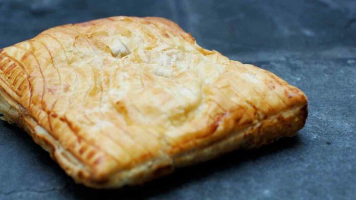 1 foglio di pasta sfoglia, del prosciutto cotto, 2 sottilette, cosa ...