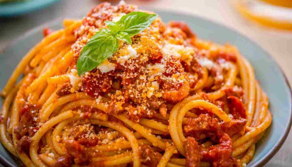 Spaghetti al ragù di prosciutto | in un attimo porti in tavola un primo ...