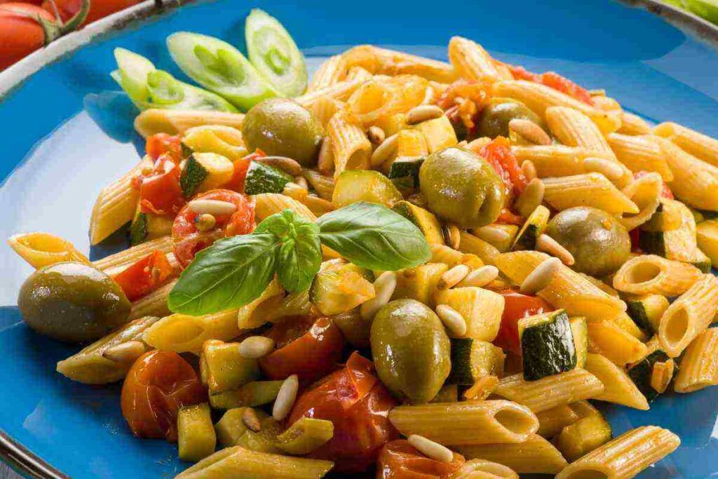 Pasta fredda alla contadina, ci mettiamo un ingrediente in più e ...