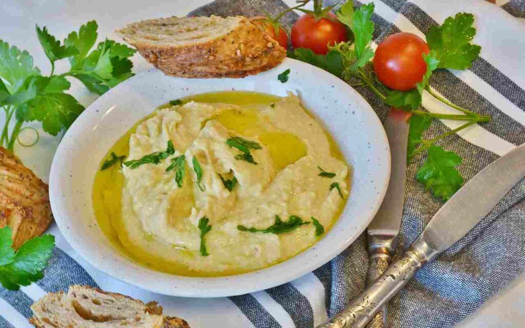 Hummus fresca di cipolle caramellate ceci e ricotta, il connubio ...