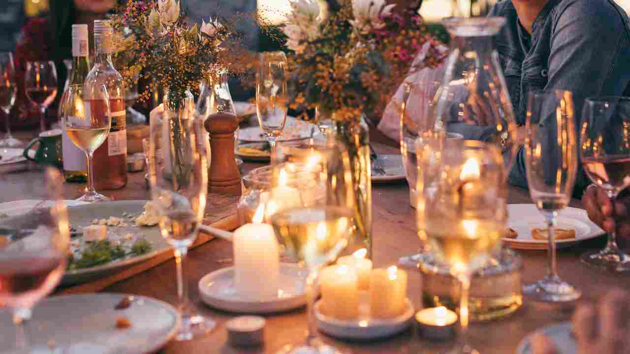 Cenare al ristorante? Solo se prenoti per minimo 5mila euro ...