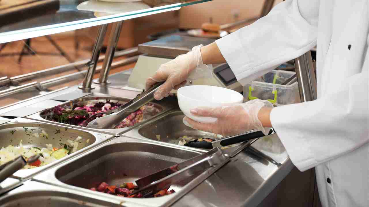Bambine celiache costrette a mangiare dalla maestra, intossicate ...