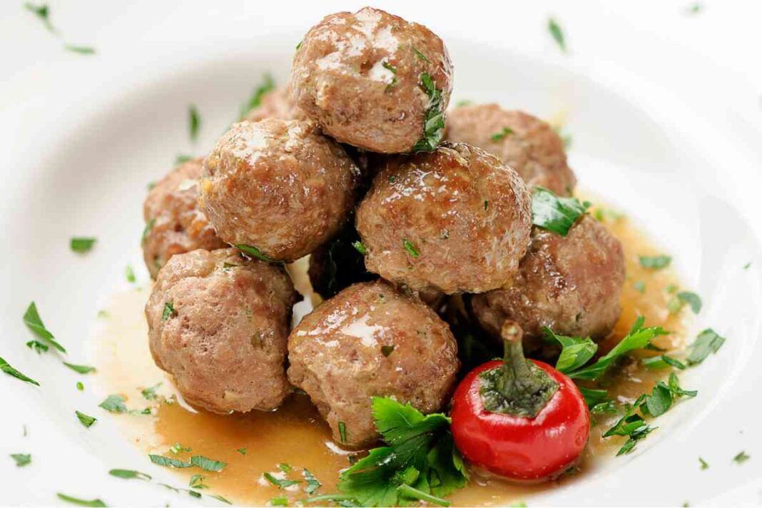 Polpettine di carne al vino bianco, deliziose e tenere: la cenetta ...