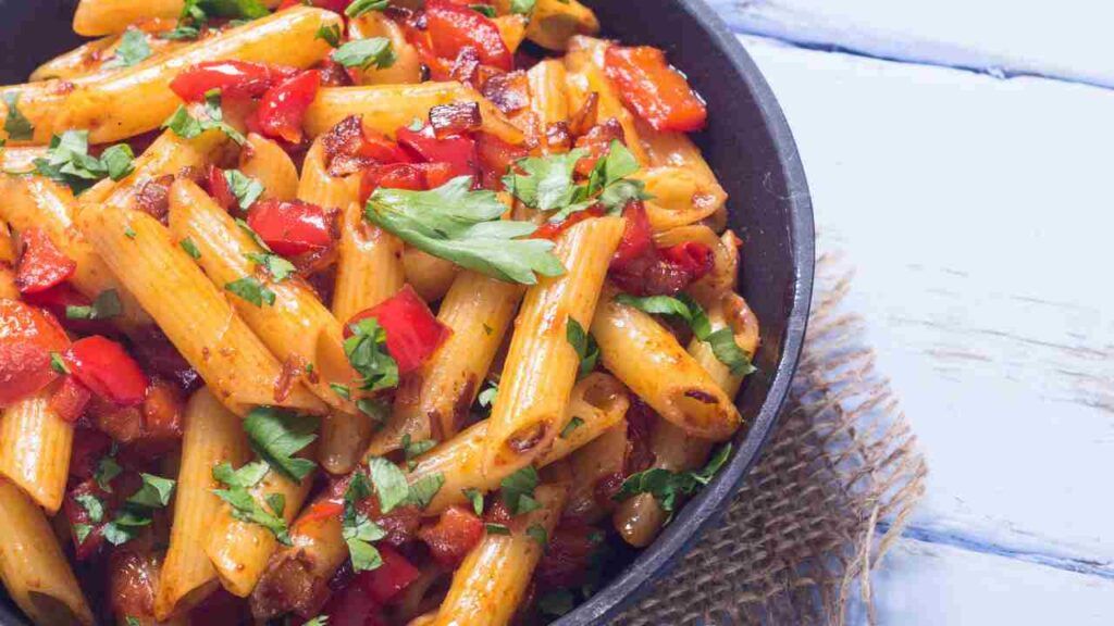 Pasta con peperoni e pancetta: tutti ne vanno pazzi, la preparo spesso ...