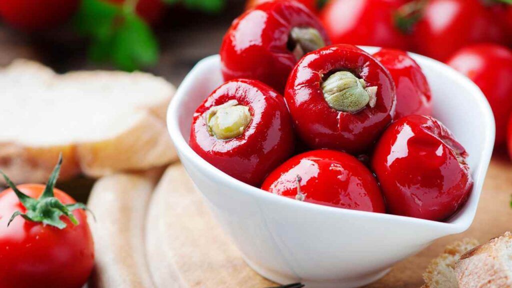 Arricchisci l'antipasto delle feste con questi peperoncini ripieni di ...