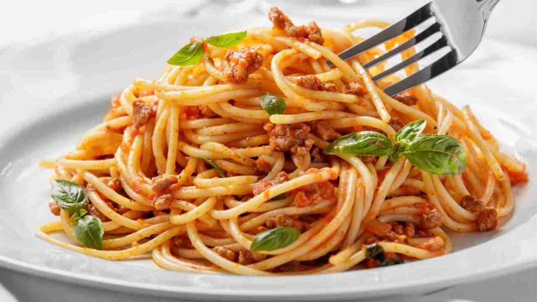 Lo spaghetto poverello, tonno e pomodoro e subito è pranzo ...