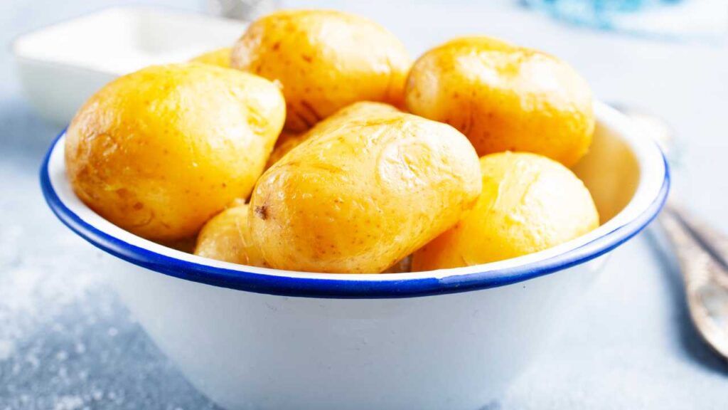 Metti a lessare le patate come ti dico io: cotte in metà del tempo e ...