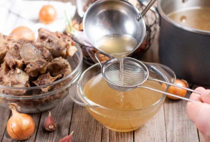 Passatelli in brodo di Santo Stefano all'aroma di limone, la ricetta ...