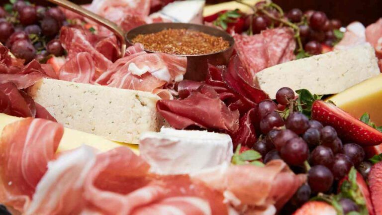 Come preparare un tagliere perfetto per antipasti e aperitivi in casa ...