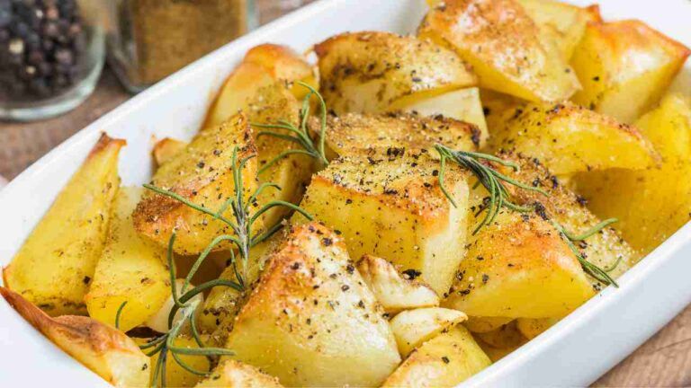 Ti svelo la ricetta delle patate speziate al forno, croccanti fuori e ...