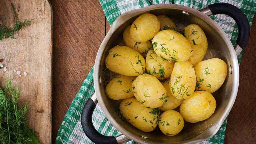 Patate perfettamente bollite in meno di 10 minuti? È possibile ma solo ...