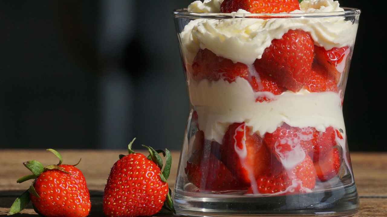 Ho provato questo dessert utilizzando le fragole fresche, oramai lo ...