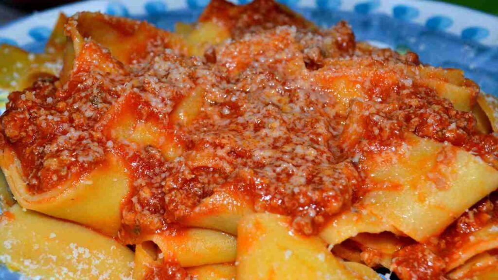 Fettuccine alla poverella la versione leggera del ragù pronte in 10 ...