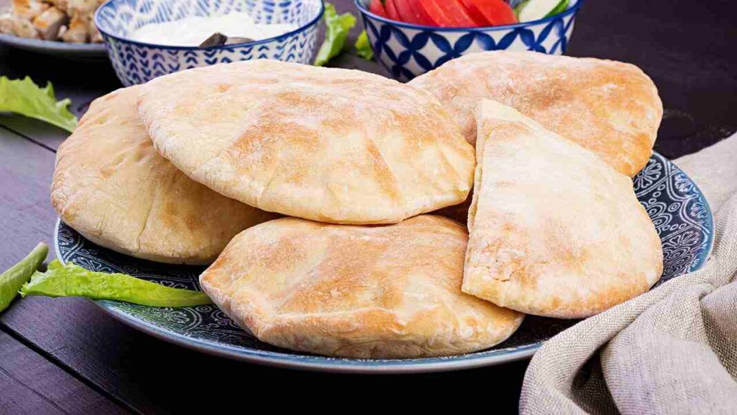 Stasera voglia di pizza ma non hai tempo? Prepara le pite come le ...