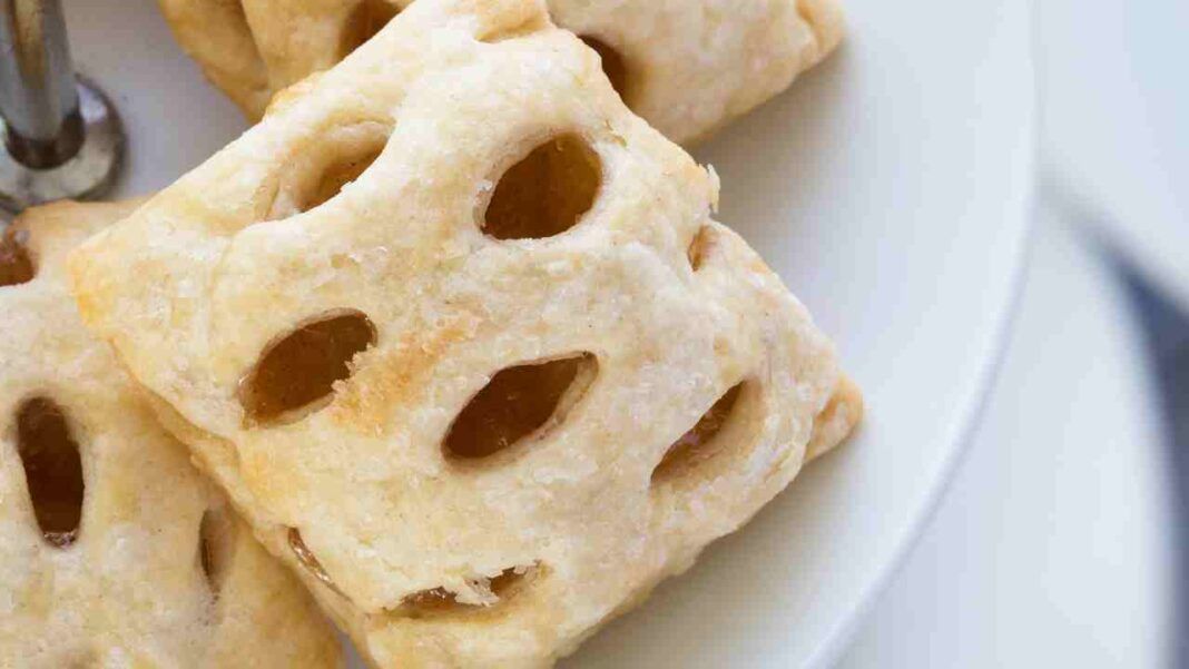 Mini strudel alla pera e cannella con pioggia di cioccolato, il miglior ...