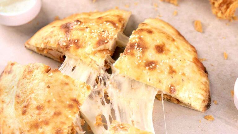 Pizza veloce al formaggio, questa non va cotta nemmeno in forno ...