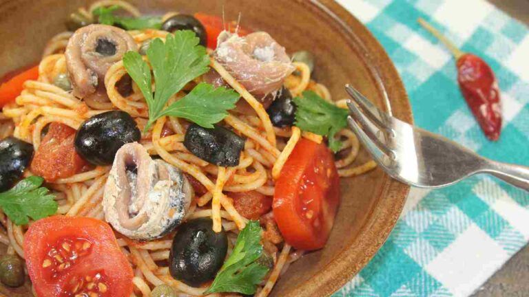 Spaghetti alle acciughe, la ricetta di nonna spacca 10 minuti ed è in ...