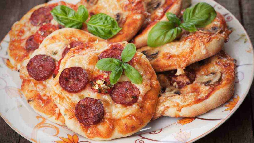 Pizzette del panificio, quelle belle e buone che ti sporcano le mano di ...
