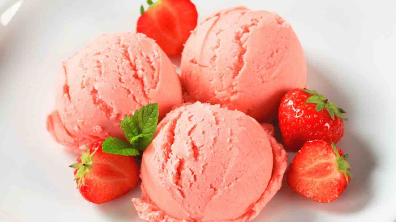Ricetta gelato alle fragole fatto in casa | leggero e super buono ...