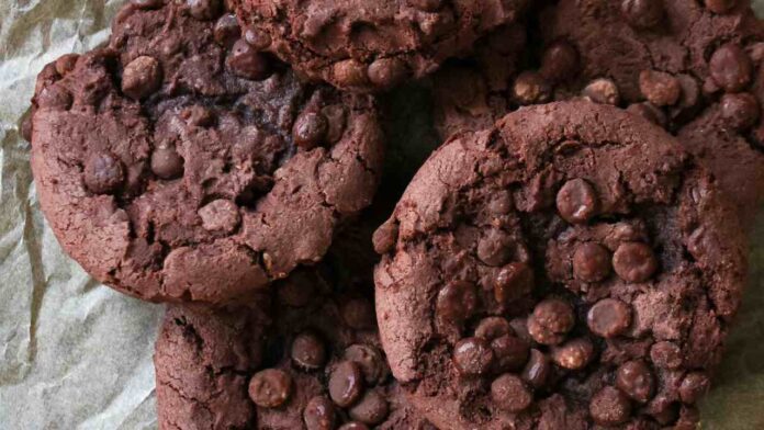 Biscotti al cioccolato senza zucchero e burro, il morso croccante che ...