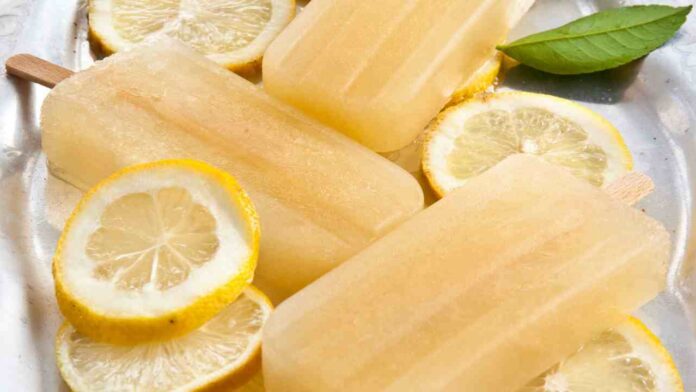 Ghiaccioli al limone fatti in casa, la ricetta rinfrescante che non ha ...