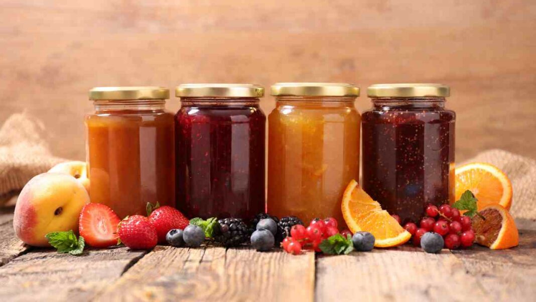 Muffa sulla marmellata, possiamo mangiarla o dobbiamo buttarla subito ...