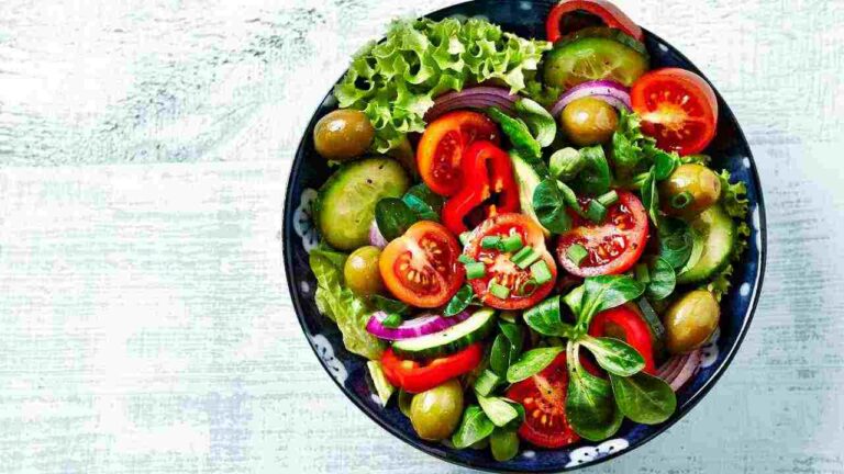 A che punto del pasto va mangiata davvero l’insalata per dare un ...